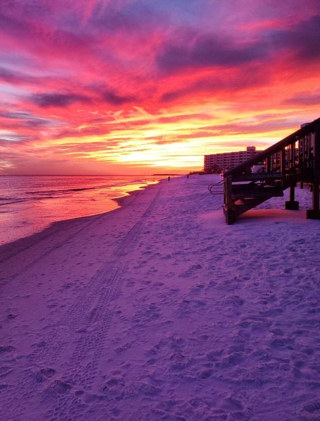 Holiday Surf & Racquet Club