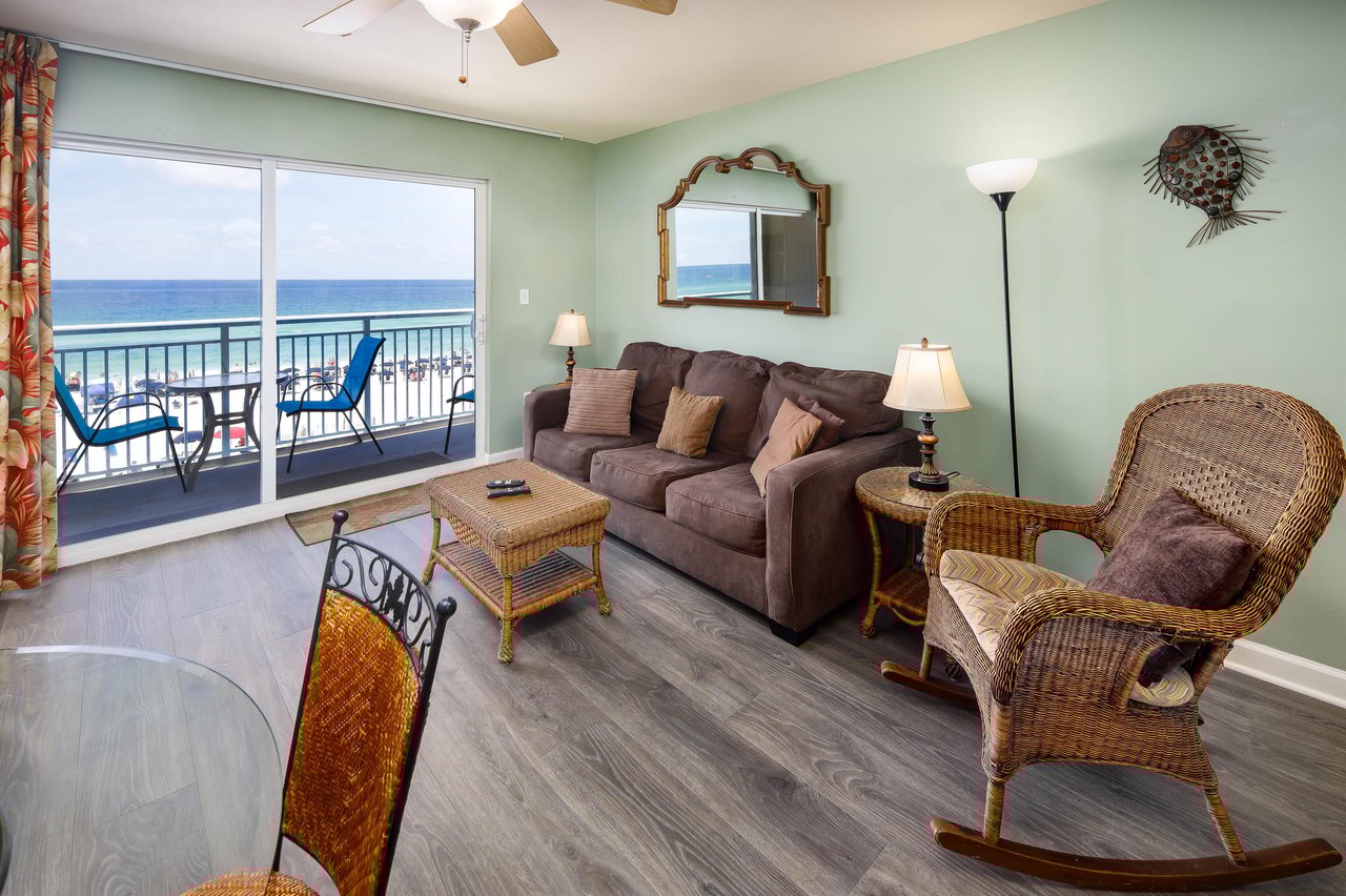 PI 402: Chasing the Sun. Relaxing & GULF front-EAST end of budling -*HOT TUB*