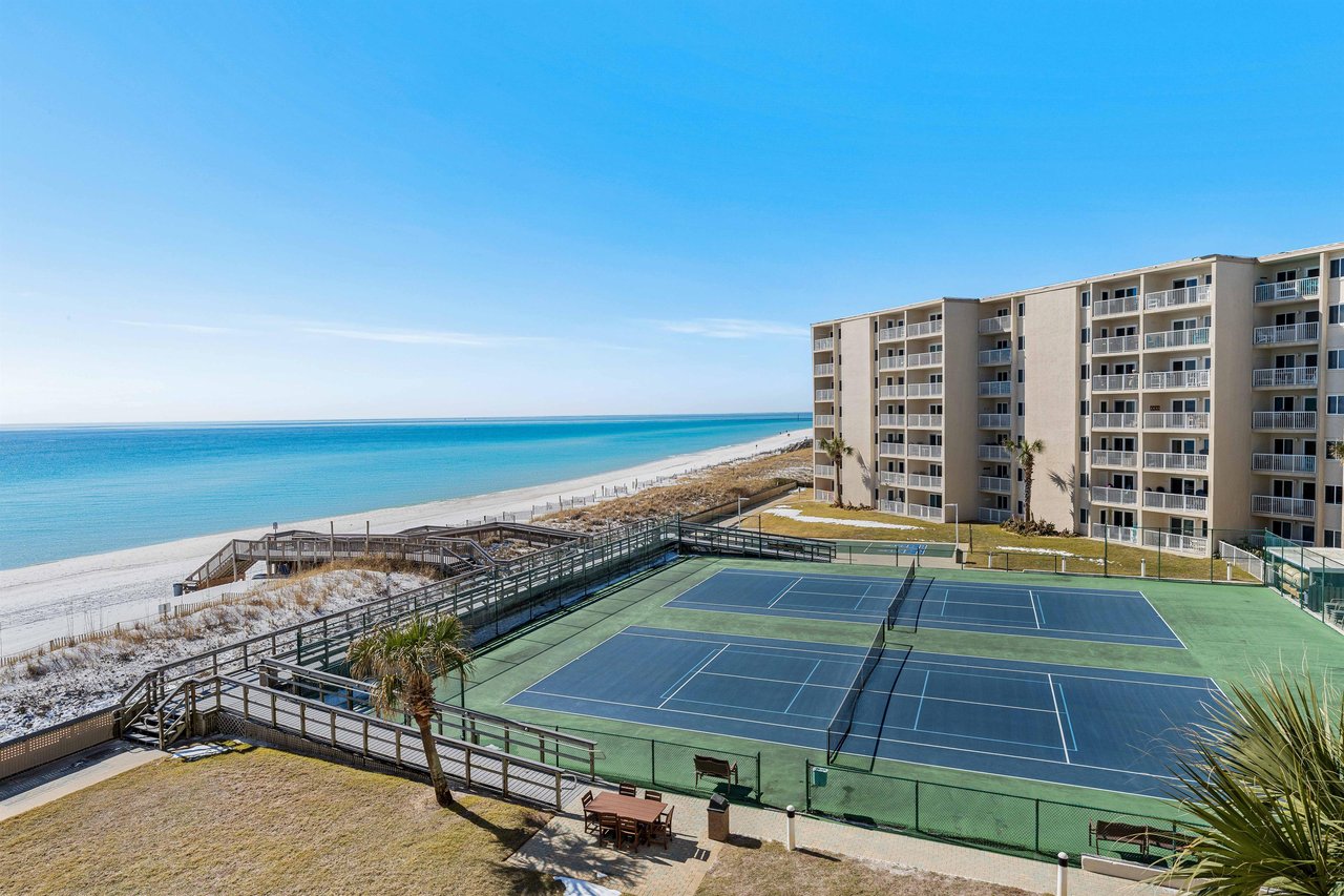 421- Bright and Beachy 2BR/2BA Condo w Gulf Views+ FREE Bch Svc & in ...