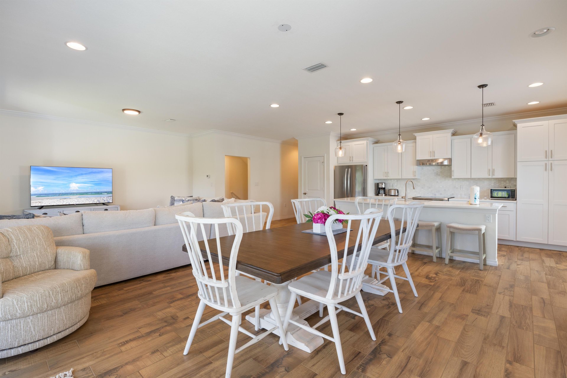 Brand New Furnishings! Lost Key Amenities For The Ultimate Lifestyle ...