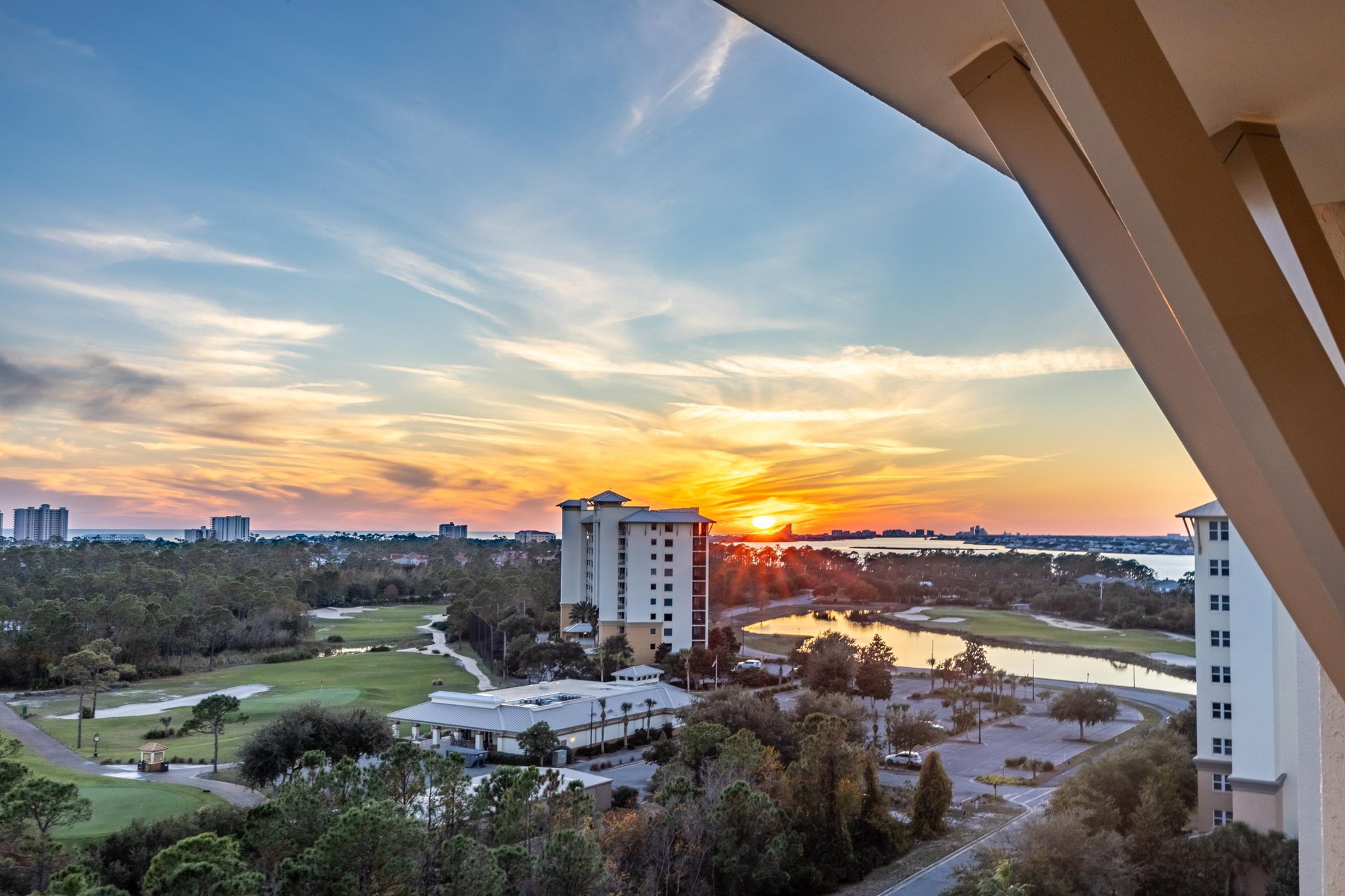 Right On Lost Key Golf Course With Beach Club Privileges! Free Golf too!