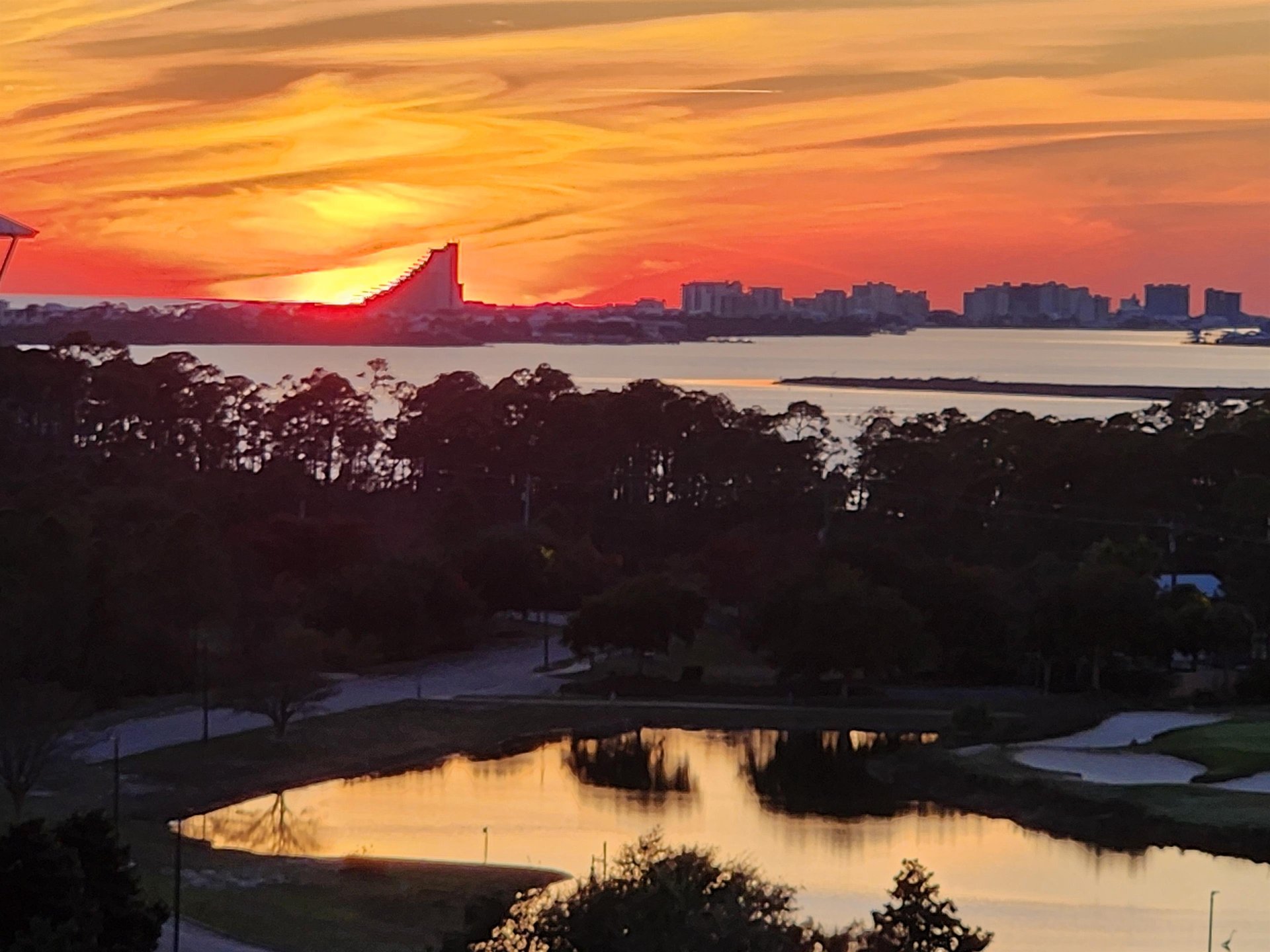 Right On Lost Key Golf Course With Beach Club Privileges! Free Golf too!