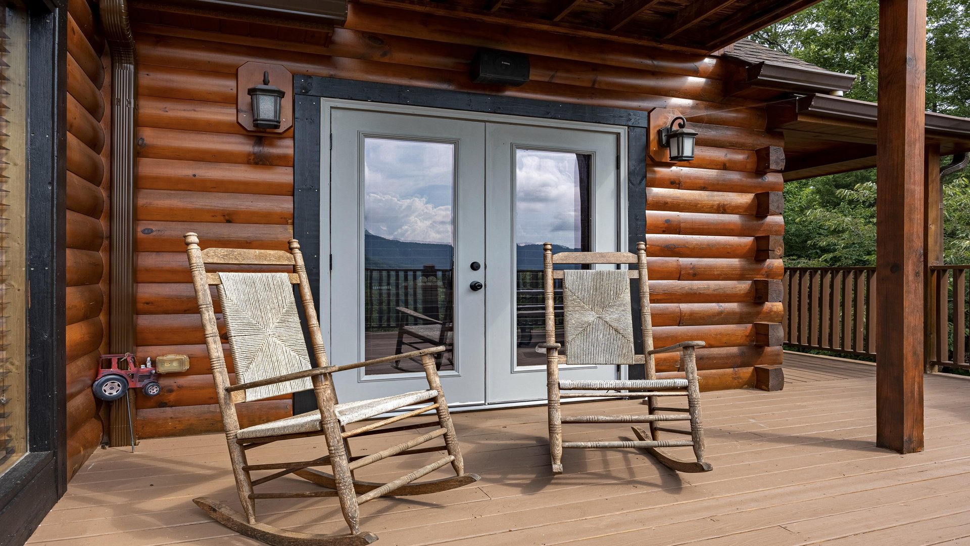 MEL'S MOUNTAIN VIEW LODGE