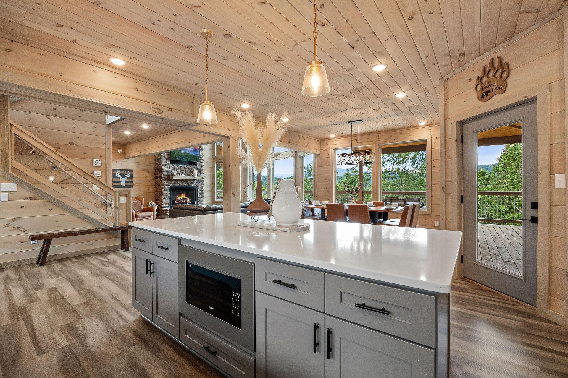 SMOKY MOUNTAIN BEAR LODGE